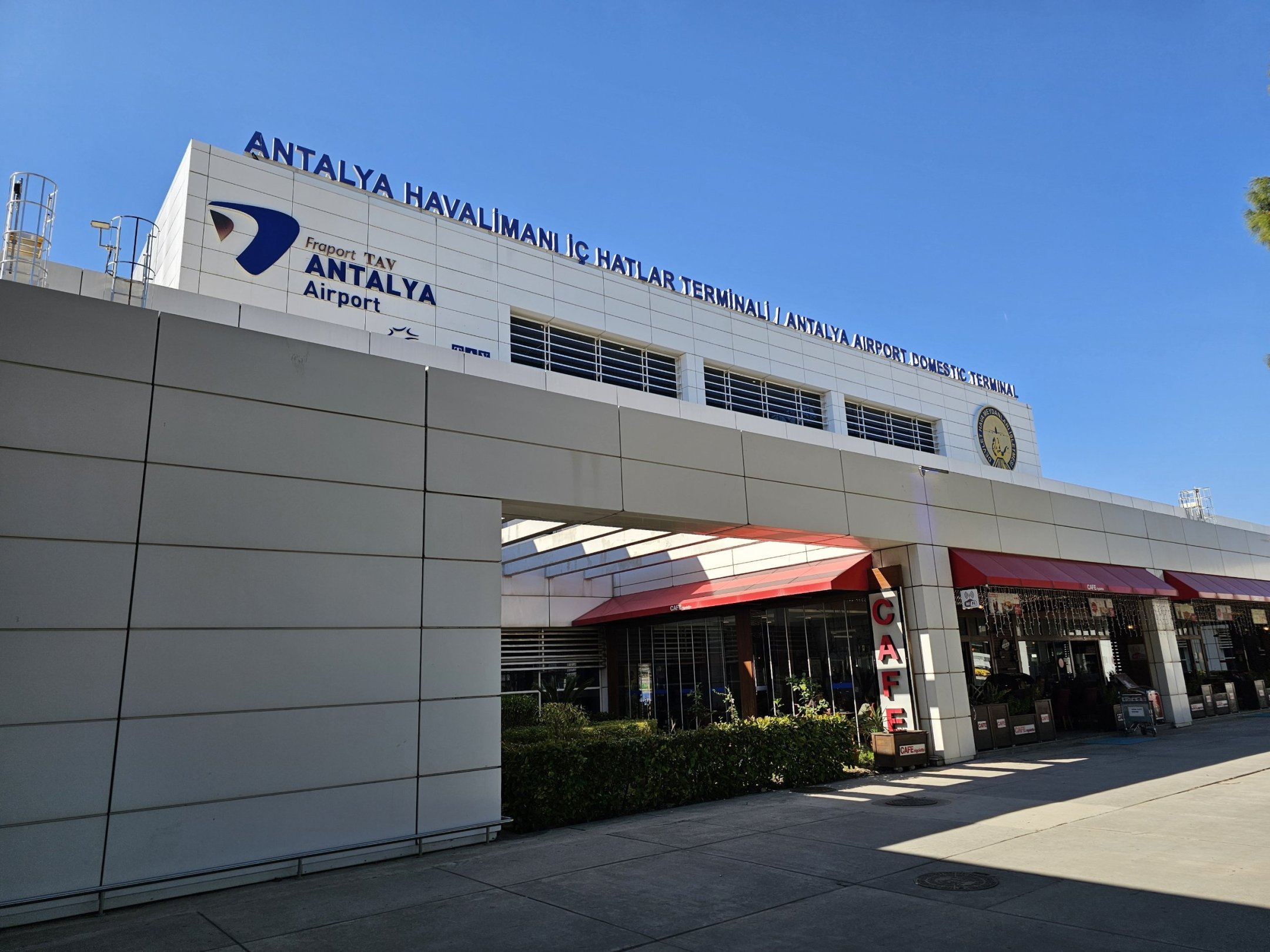 Umsteigen am Flughafen Antalya AYT – Meine Erfahrung
