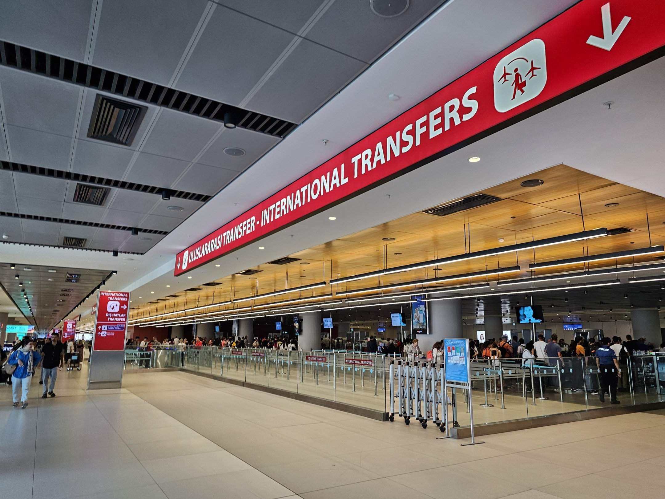 Umsteigen und Terminals am Flughafen Istanbul (IST)